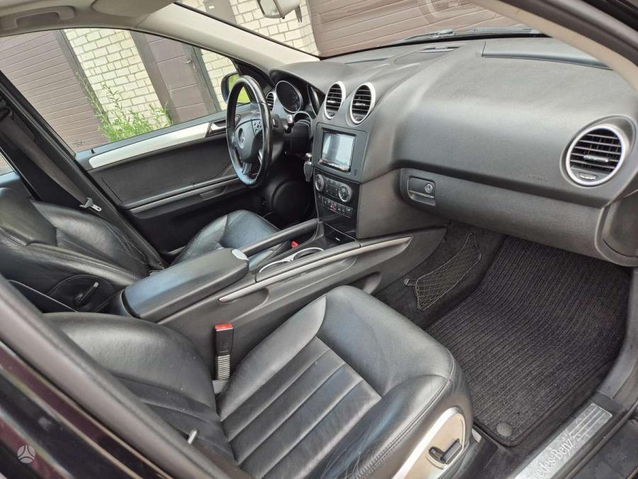 Black Mercedes-Benz ML 320 2008 in Alytus, with an engine capacity of 2.99 L and mileage of 309 thousand km for 5650 €, photo 12 on AUTOMOTO.COM.LV