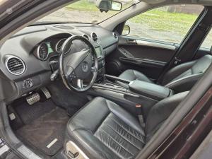 Black Mercedes-Benz ML 320 2008 in Alytus, with an engine capacity of 2.99 L and mileage of 309 thousand km for 5650 €, photo 13 on AUTOMOTO.COM.LV