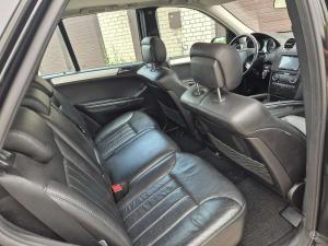 Black Mercedes-Benz ML 320 2008 in Alytus, with an engine capacity of 2.99 L and mileage of 309 thousand km for 5650 €, photo 15 on AUTOMOTO.COM.LV