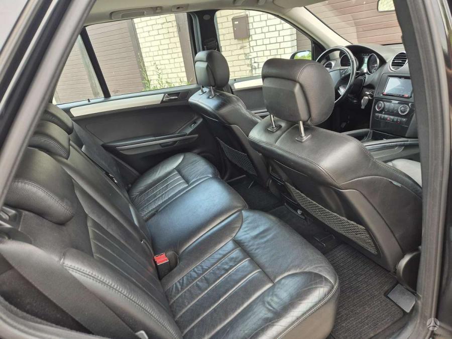 Black Mercedes-Benz ML 320 2008 in Alytus, with an engine capacity of 2.99 L and mileage of 309 thousand km for 5650 €, photo 15 on AUTOMOTO.COM.LV