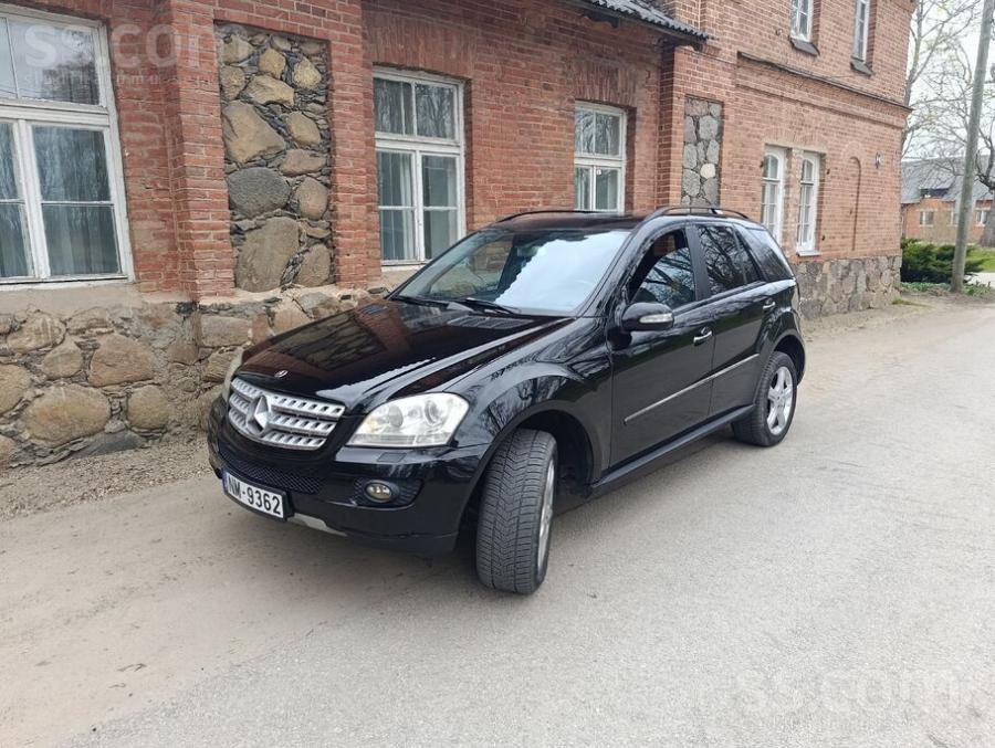 Black Mercedes-Benz ML 320 2008 in Riga, with an engine capacity of 3.00 L and mileage of 312 thousand km for 5500 €, photo 1 on AUTOMOTO.COM.LV