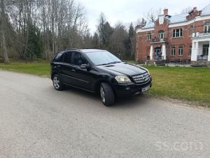Black Mercedes-Benz ML 320 2008 in Riga, with an engine capacity of 3.00 L and mileage of 312 thousand km for 5500 €, photo 5 on AUTOMOTO.COM.LV