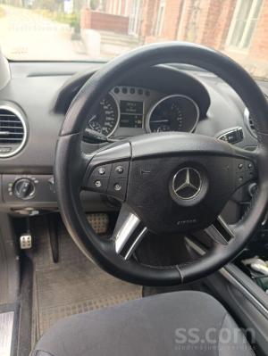 Black Mercedes-Benz ML 320 2008 in Riga, with an engine capacity of 3.00 L and mileage of 312 thousand km for 5500 €, photo 7 on AUTOMOTO.COM.LV