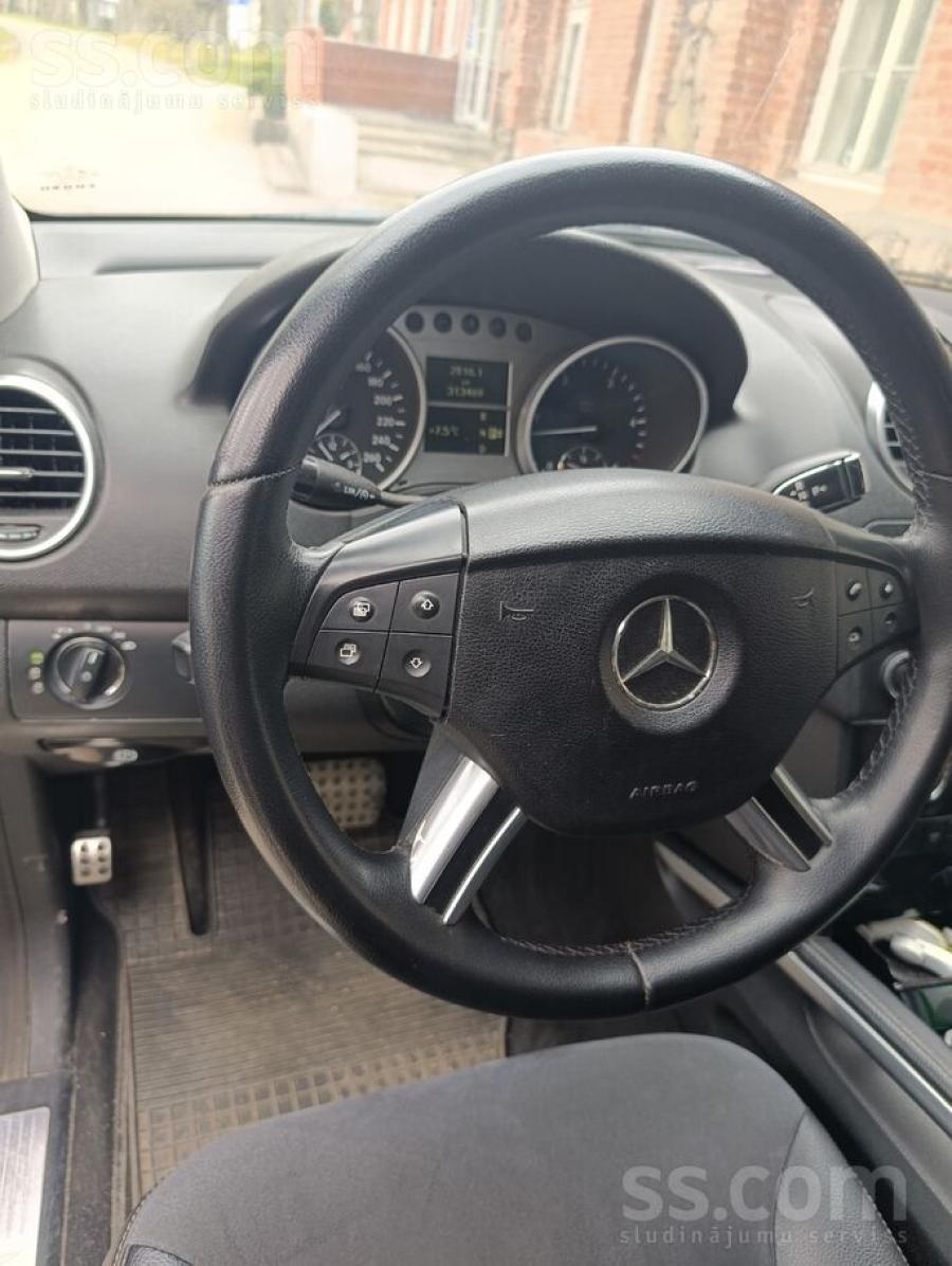 Black Mercedes-Benz ML 320 2008 in Riga, with an engine capacity of 3.00 L and mileage of 312 thousand km for 5500 €, photo 7 on AUTOMOTO.COM.LV