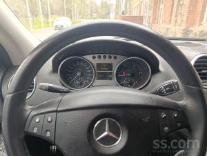 Black Mercedes-Benz ML 320 2008 in Riga, with an engine capacity of 3.00 L and mileage of 312 thousand km for 5500 €, photo 8 on AUTOMOTO.COM.LV