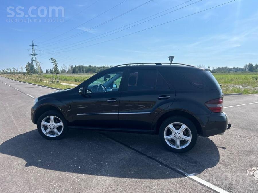Black Mercedes-Benz ML 320 2008 in Liepaja, with an engine capacity of 3.00 L and mileage of 326 thousand km for 4850 €, photo 1 on AUTOMOTO.COM.LV