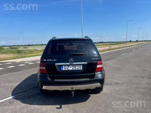 Black Mercedes-Benz ML 320 2008 in Liepaja, with an engine capacity of 3.00 L and mileage of 326 thousand km for 4850 €, photo 3 on AUTOMOTO.COM.LV