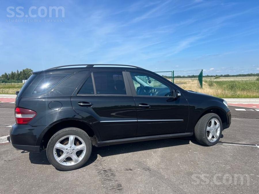Black Mercedes-Benz ML 320 2008 in Liepaja, with an engine capacity of 3.00 L and mileage of 326 thousand km for 4850 €, photo 4 on AUTOMOTO.COM.LV