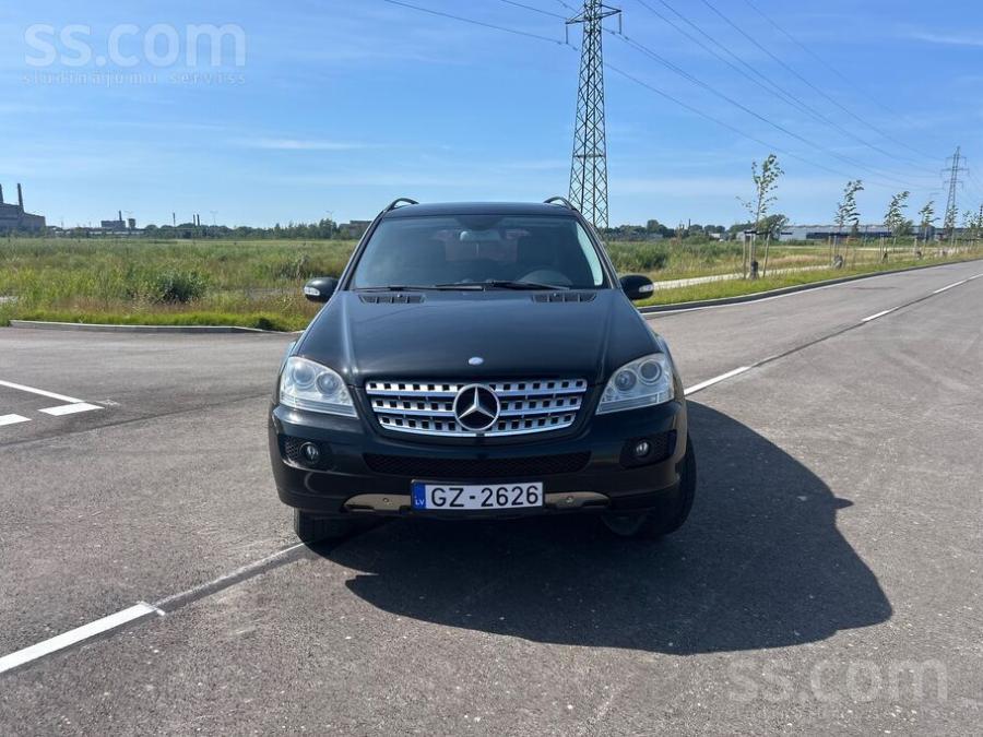 Black Mercedes-Benz ML 320 2008 in Liepaja, with an engine capacity of 3.00 L and mileage of 326 thousand km for 4850 €, photo 5 on AUTOMOTO.COM.LV