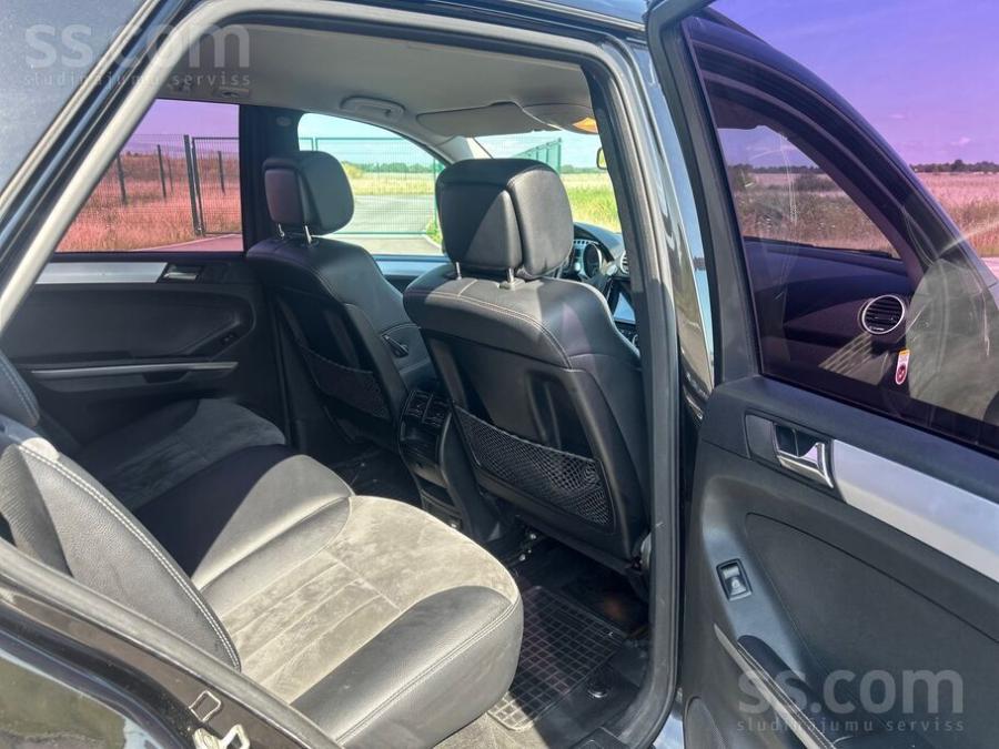 Black Mercedes-Benz ML 320 2008 in Liepaja, with an engine capacity of 3.00 L and mileage of 326 thousand km for 4850 €, photo 10 on AUTOMOTO.COM.LV