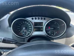 Black Mercedes-Benz ML 320 2008 in Liepaja, with an engine capacity of 3.00 L and mileage of 326 thousand km for 4850 €, photo 11 on AUTOMOTO.COM.LV