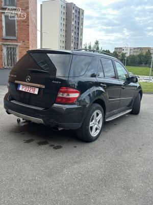 Black Mercedes-Benz ML 320 2008 in Sirvintos, with an engine capacity of 3.00 L and mileage of 304 thousand km for 2950 €, photo 7 on AUTOMOTO.COM.LV