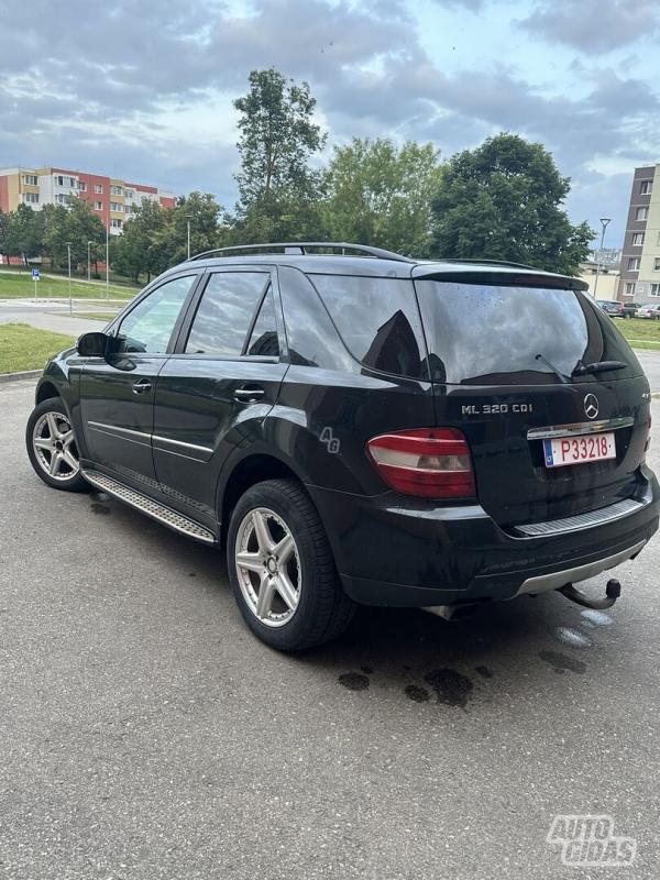 Black Mercedes-Benz ML 320 2008 in Sirvintos, with an engine capacity of 3.00 L and mileage of 304 thousand km for 2950 €, photo 9 on AUTOMOTO.COM.LV