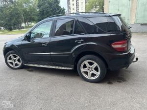 Black Mercedes-Benz ML 320 2008 in Sirvintos, with an engine capacity of 3.00 L and mileage of 304 thousand km for 2950 €, photo 12 on AUTOMOTO.COM.LV