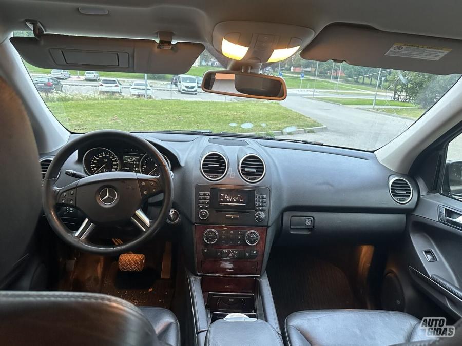 Black Mercedes-Benz ML 320 2008 in Sirvintos, with an engine capacity of 3.00 L and mileage of 304 thousand km for 2950 €, photo 14 on AUTOMOTO.COM.LV