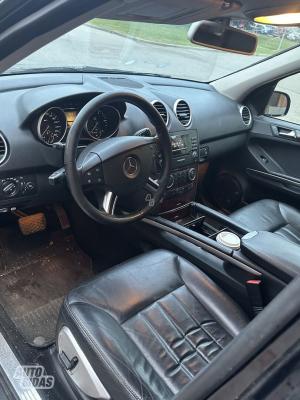 Black Mercedes-Benz ML 320 2008 in Sirvintos, with an engine capacity of 3.00 L and mileage of 304 thousand km for 2950 €, photo 15 on AUTOMOTO.COM.LV