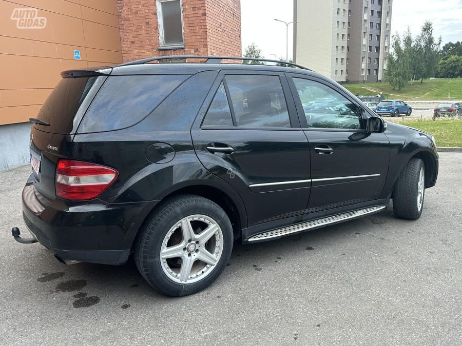 Black Mercedes-Benz ML 320 2008 in Sirvintos, with an engine capacity of 3.00 L and mileage of 304 thousand km for 2850 €, photo 11 on AUTOMOTO.COM.LV