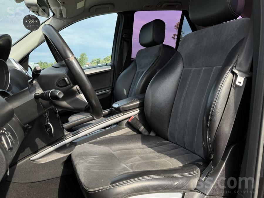 Black Mercedes-Benz ML 320 2008 in Liepaja, with an engine capacity of 3.00 L and mileage of 359 thousand km for 4500 €, photo 13 on AUTOMOTO.COM.LV