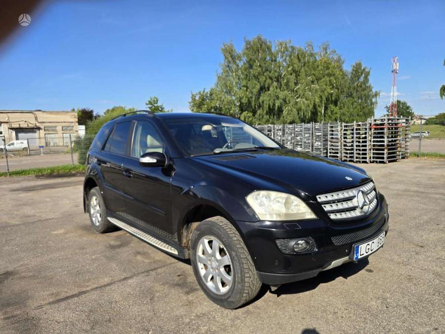 Черный Мерседес МЛ 320 2008 в Вильнюс, объемом двигателя 2.99 л и пробегом 329 тыс. км за 3700 €, фото 3 на AUTOMOTO.COM.LV