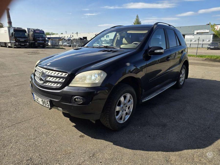 Черный Мерседес МЛ 320 2008 в Вильнюс, объемом двигателя 2.99 л и пробегом 329 тыс. км за 3700 €, фото 5 на AUTOMOTO.COM.LV