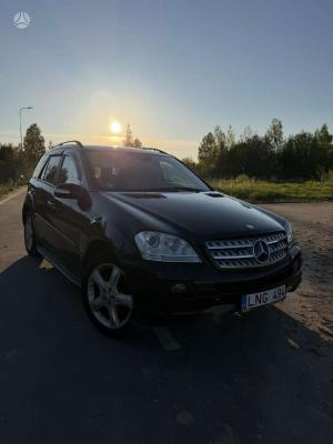 Черный Мерседес МЛ 320 2008 в Висагинас, объемом двигателя 2.99 л и пробегом 286 тыс. км за 4700 €, фото  на AUTOMOTO.COM.LV