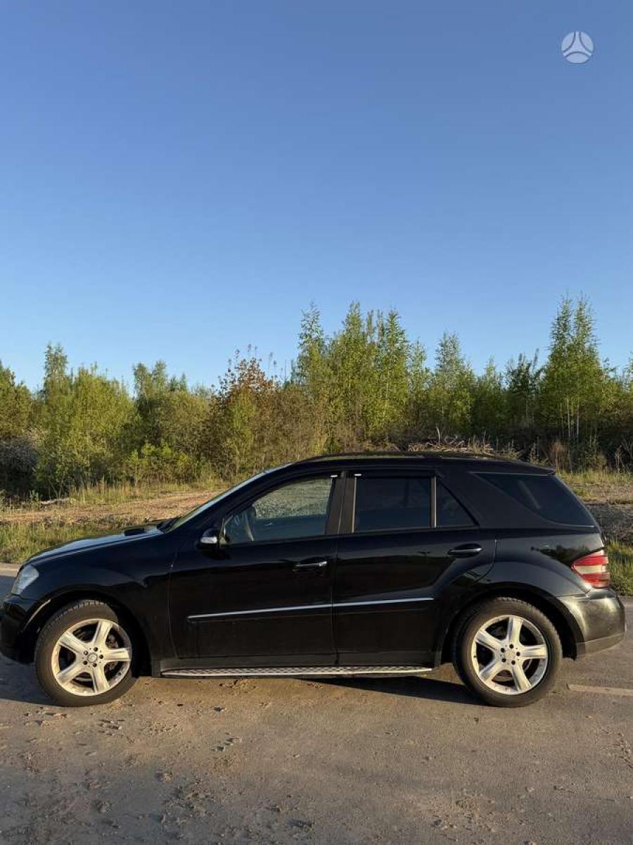 Melns Mercedes-Benz ML 320 2008 Visaginas, ar dzinēja tilpumu 2.99 L un nobraukumu 286 tūkst. km par 4700 €, foto 5 vietnē AUTOMOTO.COM.LV