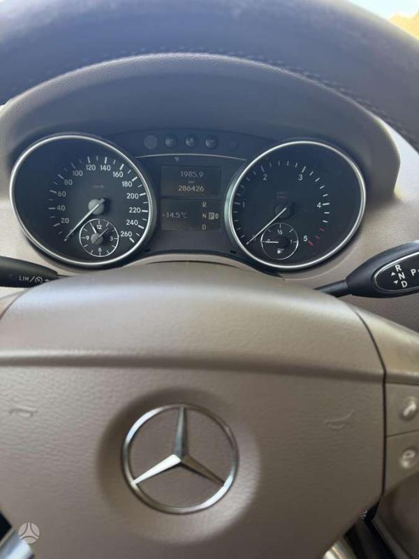 Melns Mercedes-Benz ML 320 2008 Visaginas, ar dzinēja tilpumu 2.99 L un nobraukumu 286 tūkst. km par 4700 €, foto 7 vietnē AUTOMOTO.COM.LV