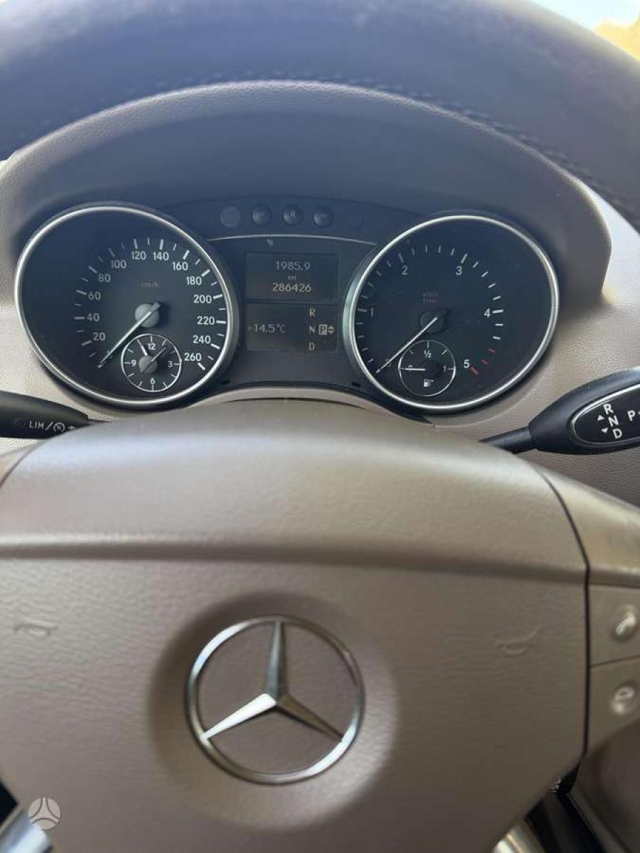 Melns Mercedes-Benz ML 320 2008 Visaginas, ar dzinēja tilpumu 2.99 L un nobraukumu 286 tūkst. km par 4700 €, foto 8 vietnē AUTOMOTO.COM.LV