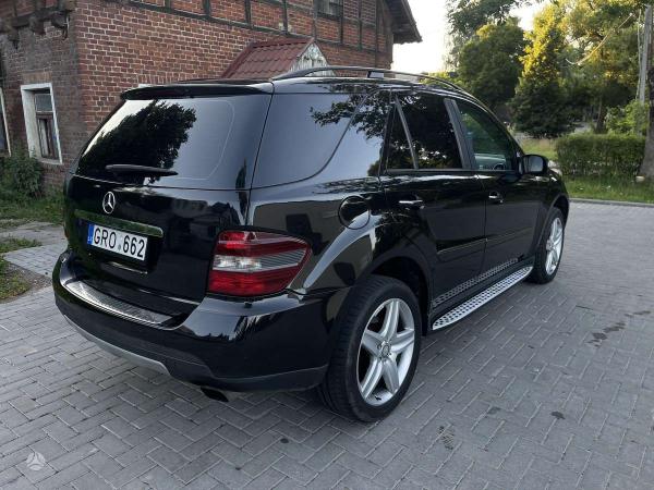 Black Mercedes-Benz ML 320 2008 in Klaipeda, with an engine capacity of 0.00 L and mileage of 306 thousand km for 5500 €, photo 4 on AUTOMOTO.COM.LV