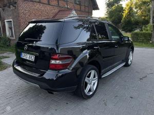 Black Mercedes-Benz ML 320 2008 in Klaipeda, with an engine capacity of 0.00 L and mileage of 306 thousand km for 5500 €, photo 4 on AUTOMOTO.COM.LV