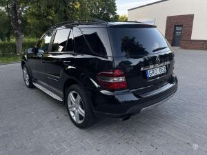 Black Mercedes-Benz ML 320 2008 in Klaipeda, with an engine capacity of 0.00 L and mileage of 306 thousand km for 5500 €, photo 5 on AUTOMOTO.COM.LV