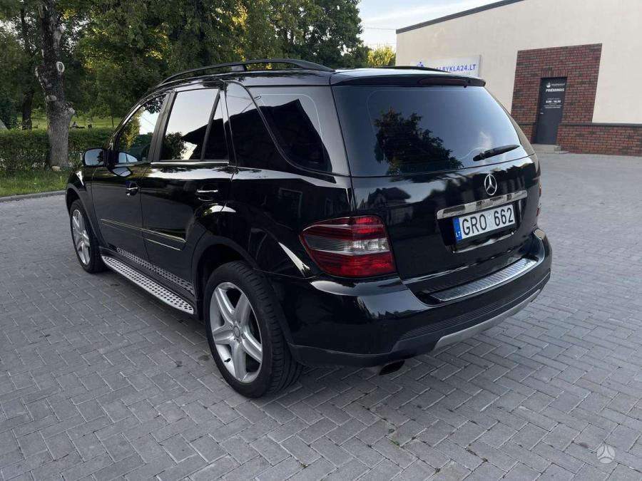 Black Mercedes-Benz ML 320 2008 in Klaipeda, with an engine capacity of 0.00 L and mileage of 306 thousand km for 5500 €, photo 5 on AUTOMOTO.COM.LV