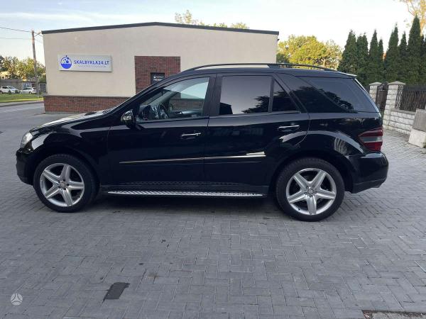 Black Mercedes-Benz ML 320 2008 in Klaipeda, with an engine capacity of 0.00 L and mileage of 306 thousand km for 5500 €, photo 7 on AUTOMOTO.COM.LV
