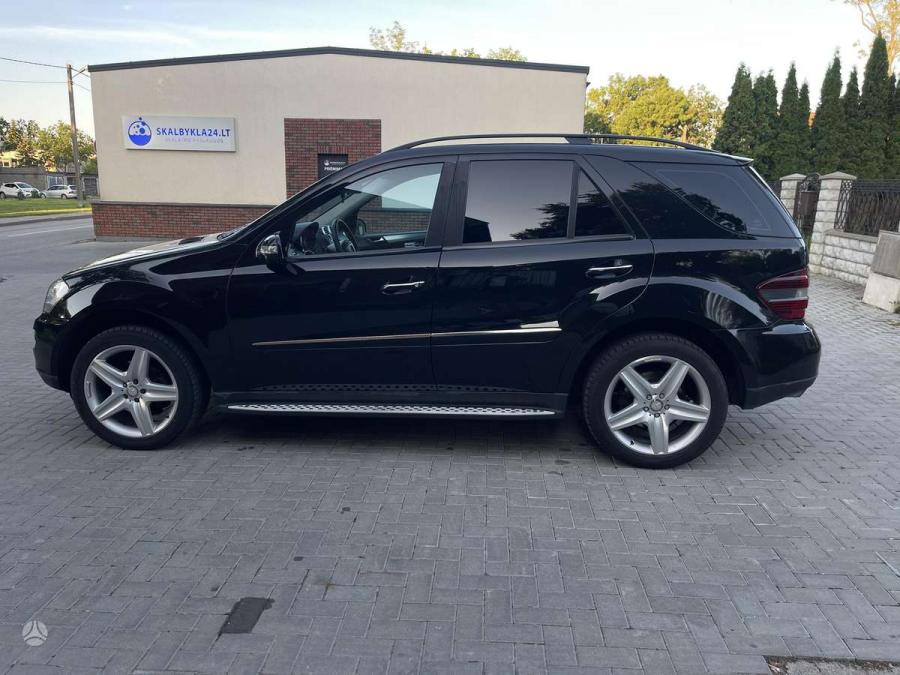 Black Mercedes-Benz ML 320 2008 in Klaipeda, with an engine capacity of 0.00 L and mileage of 306 thousand km for 5500 €, photo 7 on AUTOMOTO.COM.LV