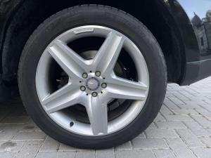 Black Mercedes-Benz ML 320 2008 in Klaipeda, with an engine capacity of 0.00 L and mileage of 306 thousand km for 5500 €, photo 12 on AUTOMOTO.COM.LV