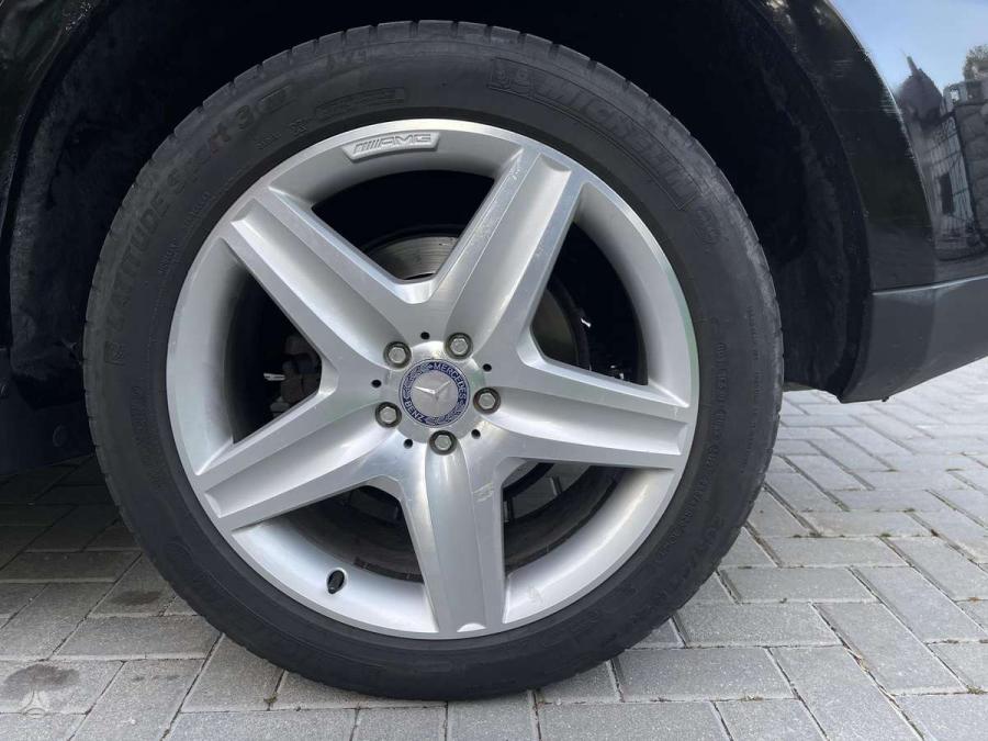Black Mercedes-Benz ML 320 2008 in Klaipeda, with an engine capacity of 0.00 L and mileage of 306 thousand km for 5500 €, photo 12 on AUTOMOTO.COM.LV