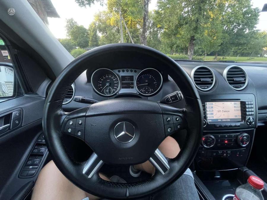 Black Mercedes-Benz ML 320 2008 in Klaipeda, with an engine capacity of 0.00 L and mileage of 306 thousand km for 5500 €, photo 27 on AUTOMOTO.COM.LV