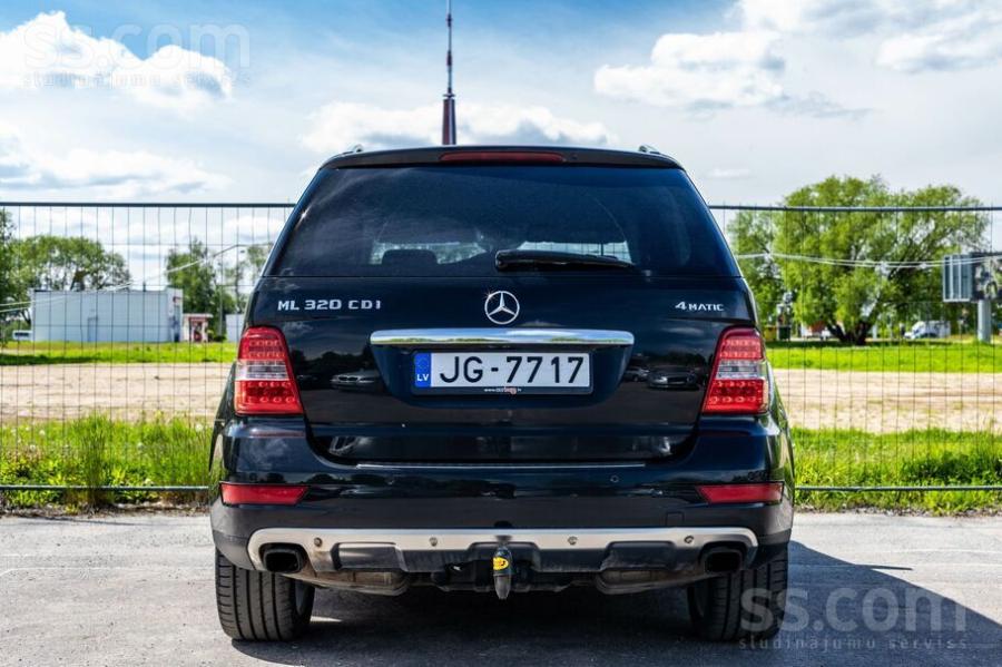 Black Mercedes-Benz ML 320 2009 in Riga, with an engine capacity of 3.00 L and mileage of 349 thousand km for 7500 €, photo 8 on AUTOMOTO.COM.LV