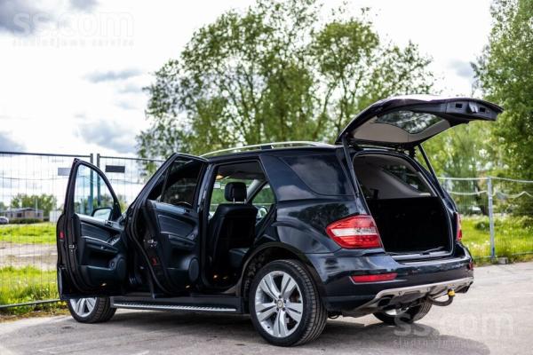 Black Mercedes-Benz ML 320 2009 in Riga, with an engine capacity of 3.00 L and mileage of 349 thousand km for 7500 €, photo 9 on AUTOMOTO.COM.LV
