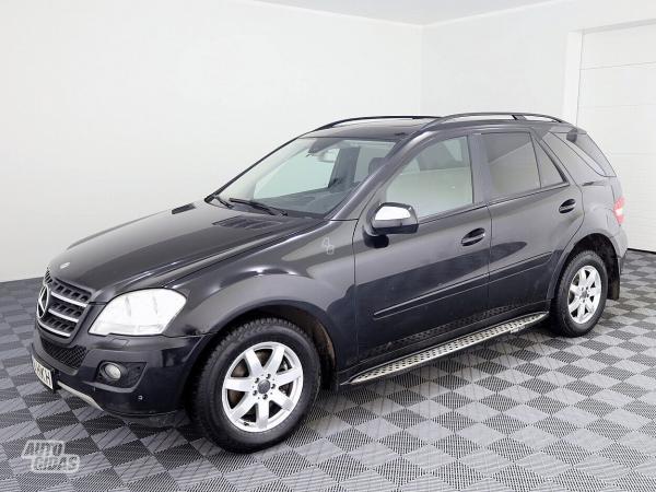Black Mercedes-Benz ML 320 2009 in Tallinn, with an engine capacity of 3.00 L and mileage of 338 thousand km for 3199 €, photo 2 on AUTOMOTO.COM.LV