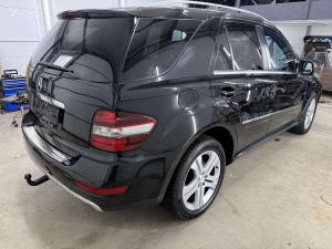 Black Mercedes-Benz ML 320 2009 in Utena, with an engine capacity of 3.00 L and mileage of 280 thousand km for 7270 €, photo 8 on AUTOMOTO.COM.LV