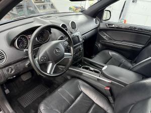 Black Mercedes-Benz ML 320 2009 in Utena, with an engine capacity of 3.00 L and mileage of 280 thousand km for 7270 €, photo 13 on AUTOMOTO.COM.LV
