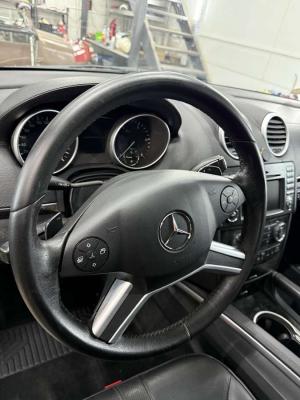 Black Mercedes-Benz ML 320 2009 in Utena, with an engine capacity of 3.00 L and mileage of 280 thousand km for 7270 €, photo 15 on AUTOMOTO.COM.LV