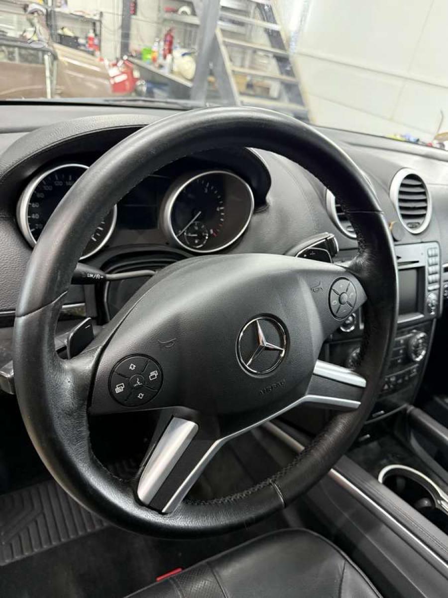 Black Mercedes-Benz ML 320 2009 in Utena, with an engine capacity of 3.00 L and mileage of 280 thousand km for 7270 €, photo 15 on AUTOMOTO.COM.LV