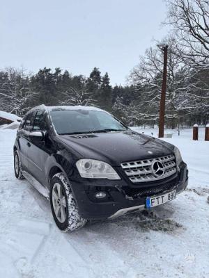 Melns Mercedes-Benz ML 320 2009 Jurbarkas, ar dzinēja tilpumu 3.20 L un nobraukumu 301 tūkst. km par 7250 €, foto 2 vietnē AUTOMOTO.COM.LV