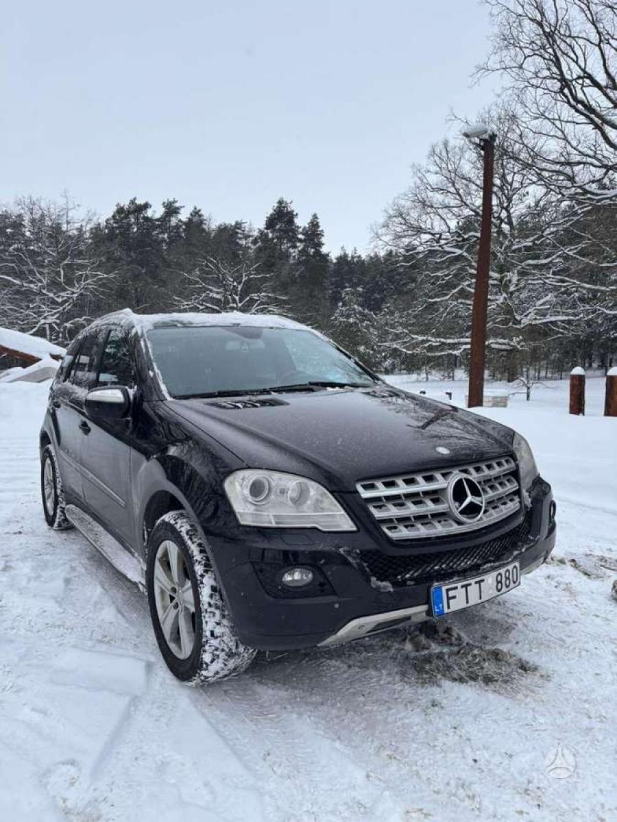Melns Mercedes-Benz ML 320 2009 Jurbarkas, ar dzinēja tilpumu 3.20 L un nobraukumu 301 tūkst. km par 7250 €, foto 2 vietnē AUTOMOTO.COM.LV