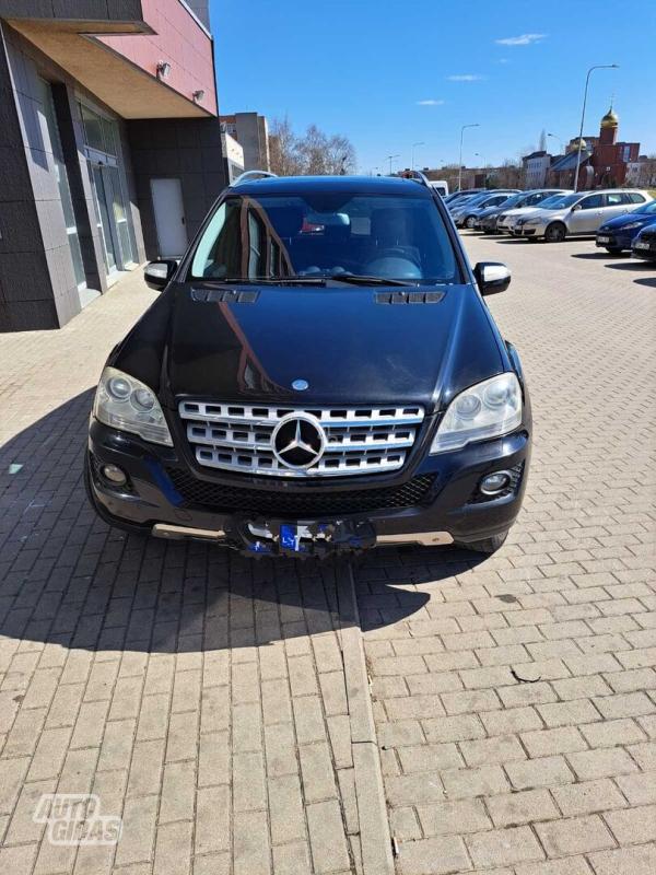 Melns Mercedes-Benz ML 320 2009 Klaipėda, ar dzinēja tilpumu 3.00 L un nobraukumu 338 tūkst. km par 8300 €, foto 3 vietnē AUTOMOTO.COM.LV