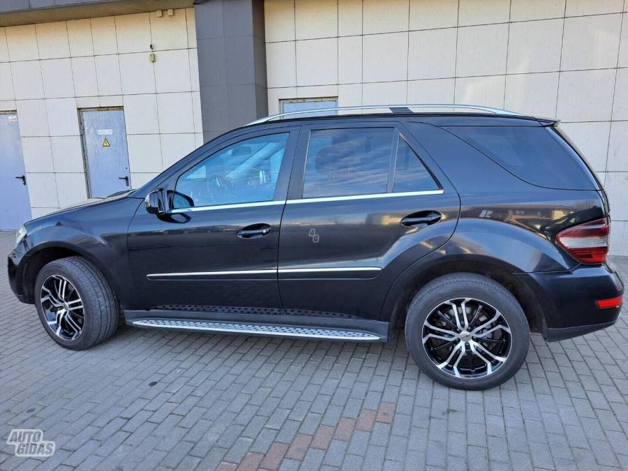 Black Mercedes-Benz ML 320 2009 in Klaipeda, with an engine capacity of 3.00 L and mileage of 338 thousand km for 8300 €, photo 1 on AUTOMOTO.COM.LV