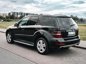 Черный Мерседес МЛ 320 2009 в Рига, объемом двигателя 3.00 л и пробегом 0 тыс. км за 7000 €, фото 4 на AUTOMOTO.COM.LV