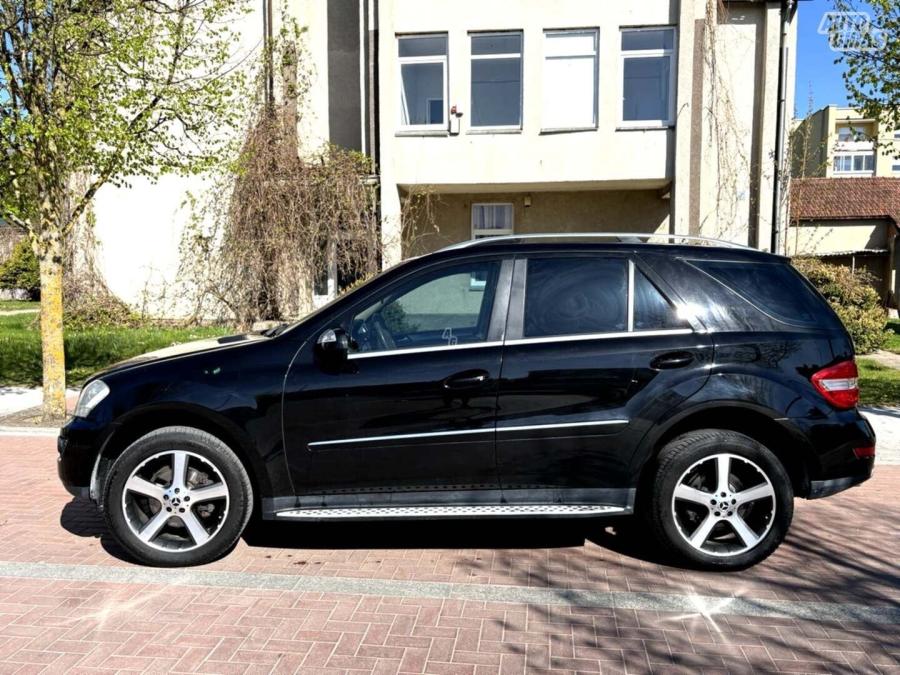 Melns Mercedes-Benz ML 320 2009 Pakruojis, ar dzinēja tilpumu 3.00 L un nobraukumu 310 tūkst. km par 7999 €, foto 4 vietnē AUTOMOTO.COM.LV
